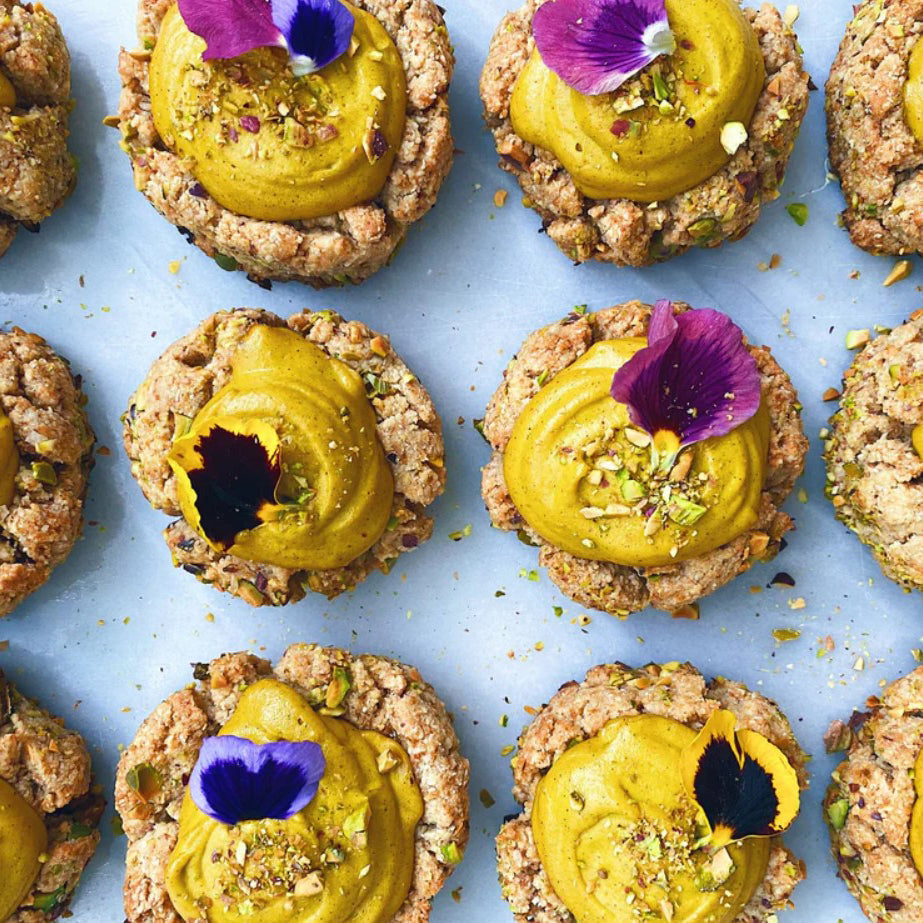 Bolachas de Amêndoa e Pistáchio com creme de Caju e Golden Moon Milk ...